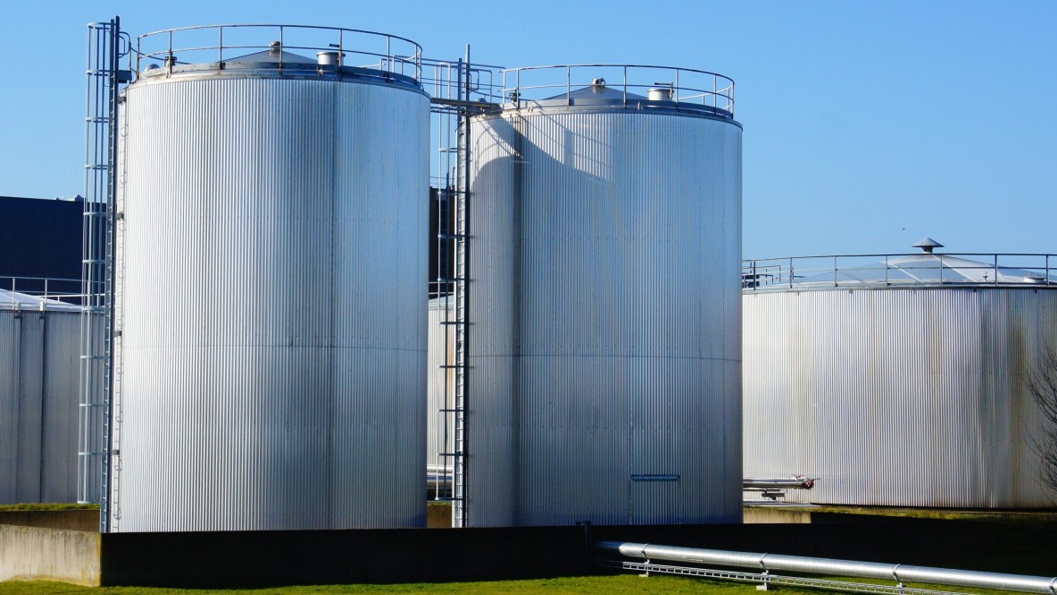 Tank repair: How to fix a leaking tank by making a composite patch repair